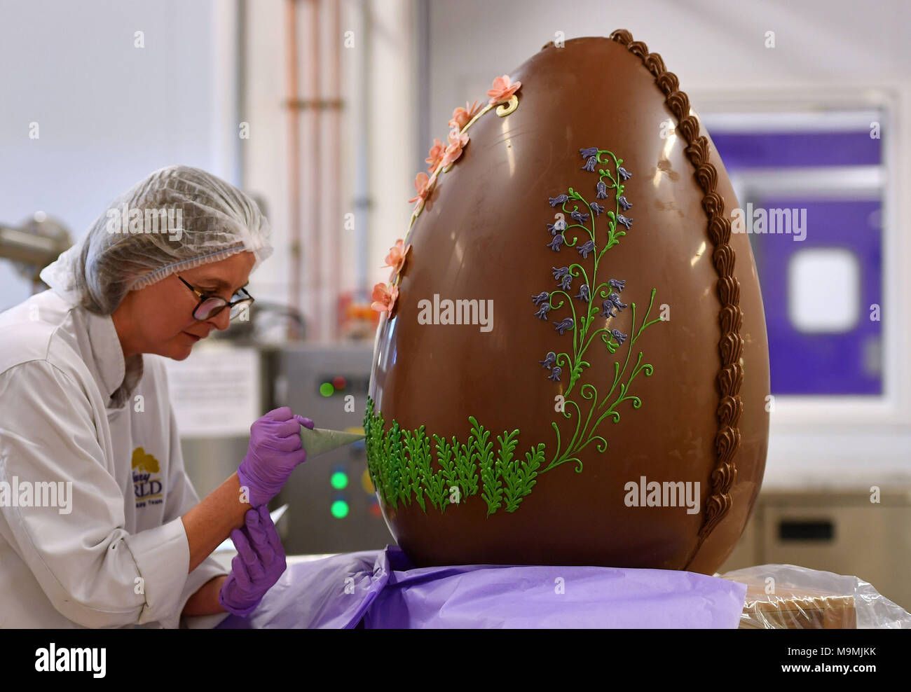 Standalone image chocolatier dawn jenks decorates hi-res stock ...