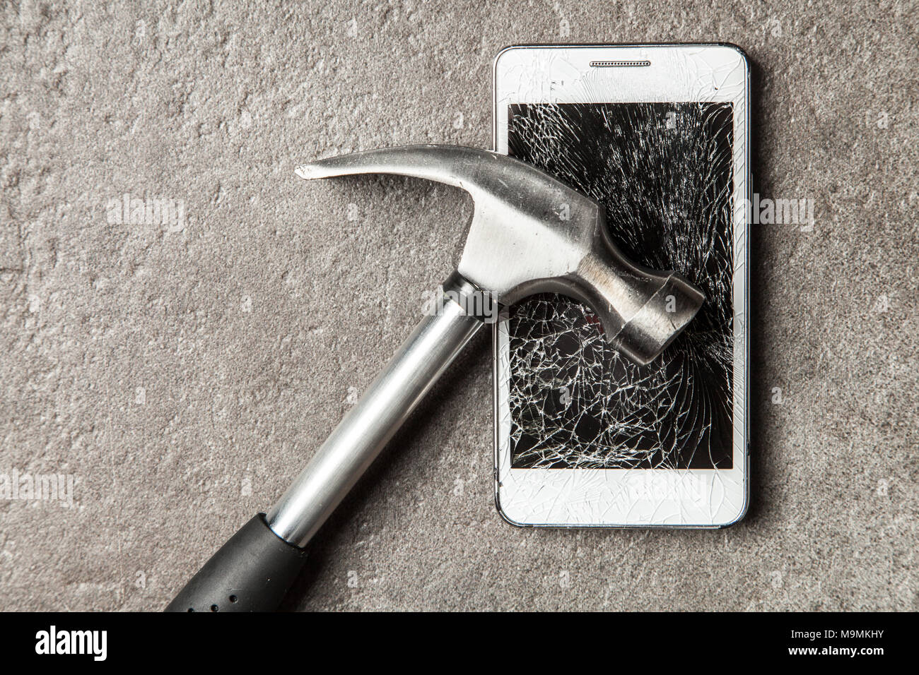 Smartphone with broken screen Stock Photo - Alamy