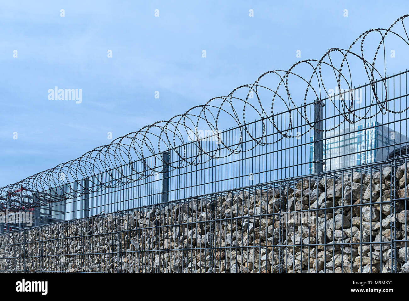 Stone wall and wire fence hi-res stock photography and images - Alamy