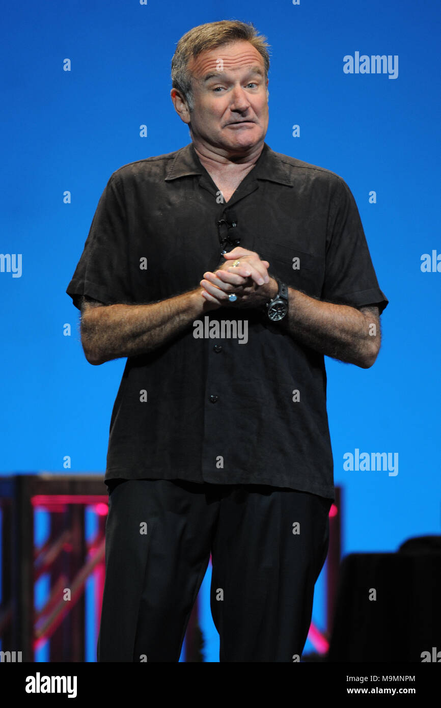 HOLLYWOOD- OCTOBER 21: Comedian Robin Williams performs at Hard Rock ...