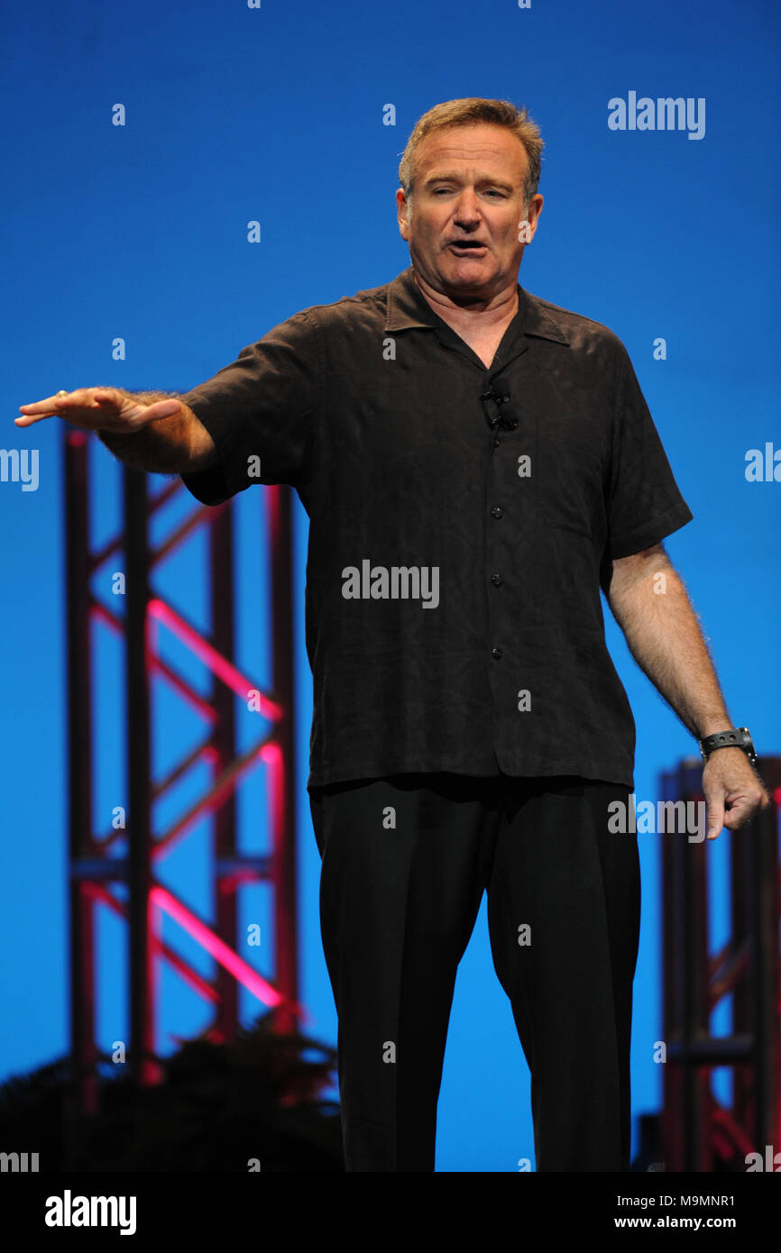 HOLLYWOOD- OCTOBER 21: Comedian Robin Williams performs at Hard Rock ...