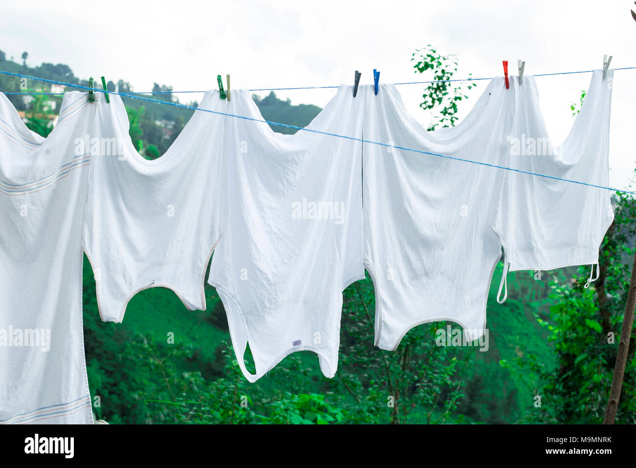 Wash line border hi-res stock photography and images - Alamy