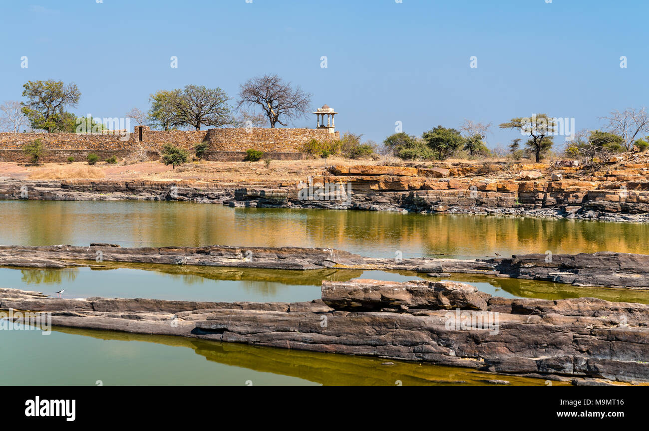 Lake at Rani Padmini Palace at Chittorgarh Fort. Rajasthan, India Stock ...
