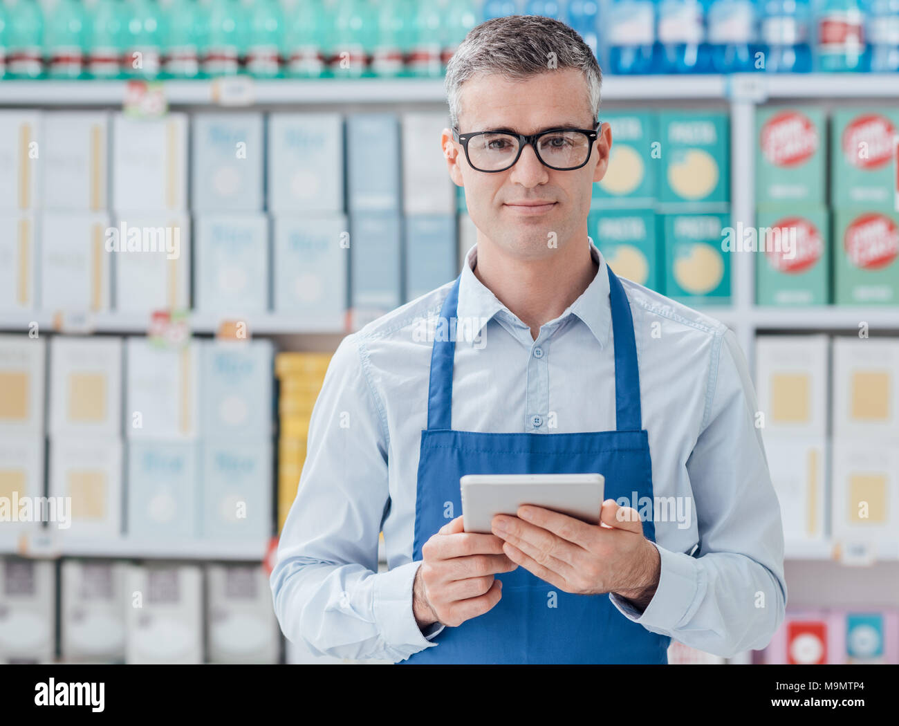 Grocery store employee smiling camera hi-res stock photography and ...