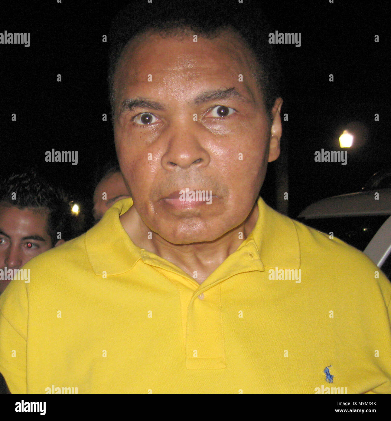 Boxing legend muhammad ali in hospital with pneumonia ali hi-res stock ...