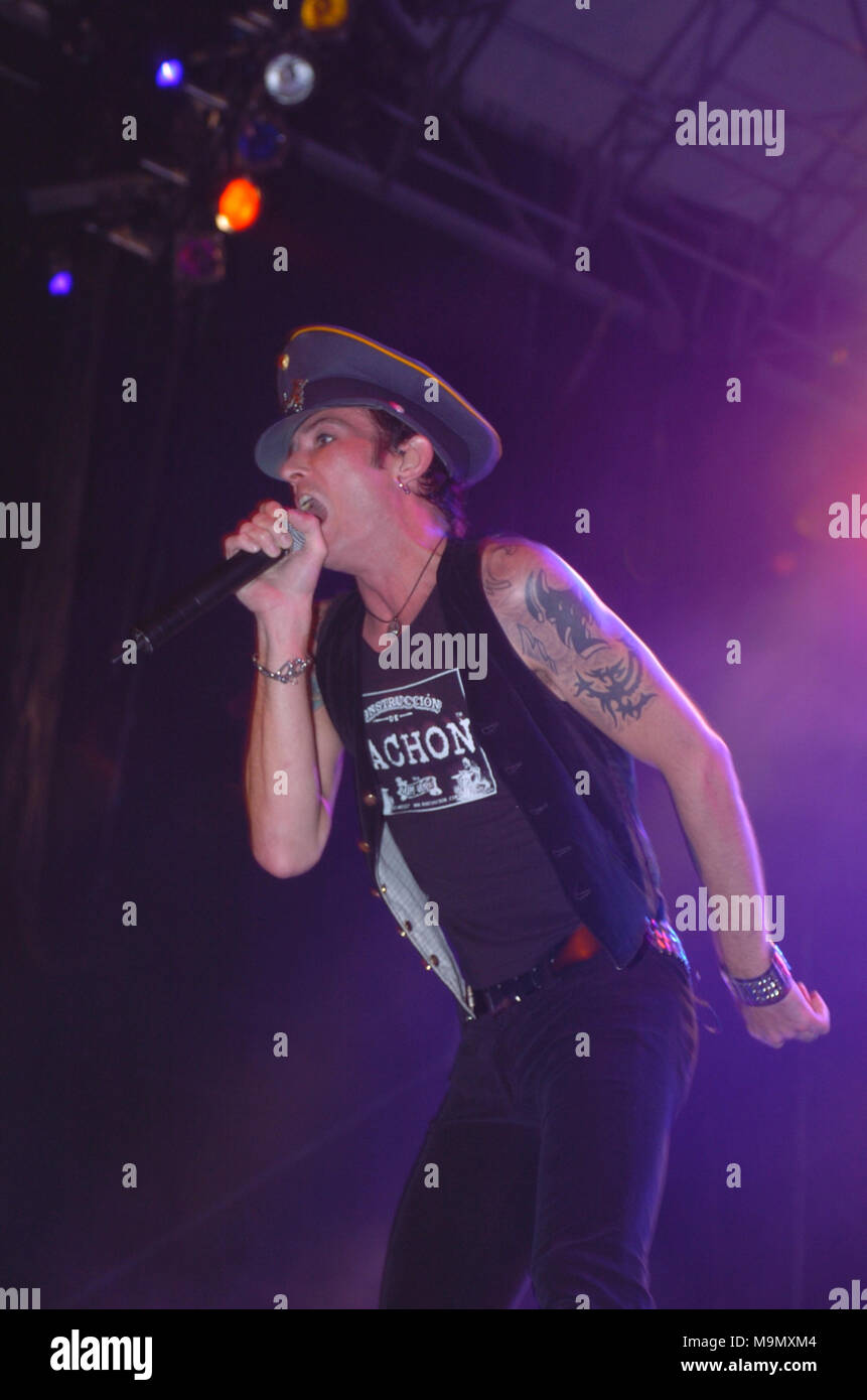 ATLANTIC CITY, NJ - JUNE 26: Velvet Revolver (Slash, Scott Weiland ...