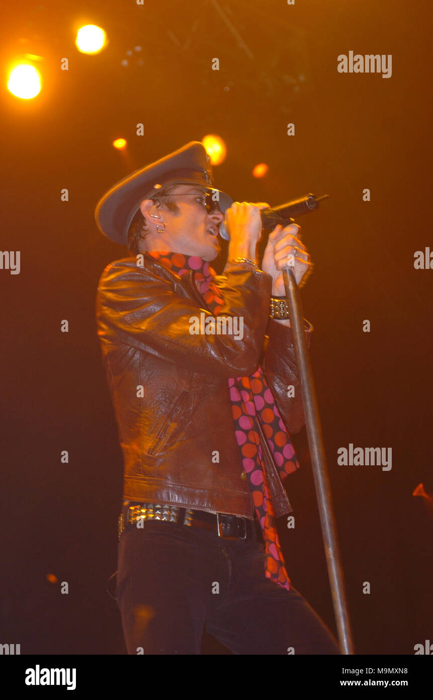 ATLANTIC CITY, NJ - JUNE 26: Velvet Revolver (Slash, Scott Weiland ...