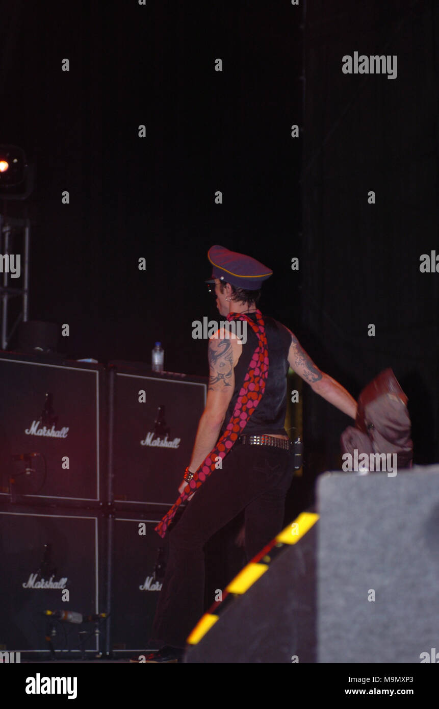 ATLANTIC CITY, NJ - JUNE 26: Velvet Revolver (Slash, Scott Weiland ...