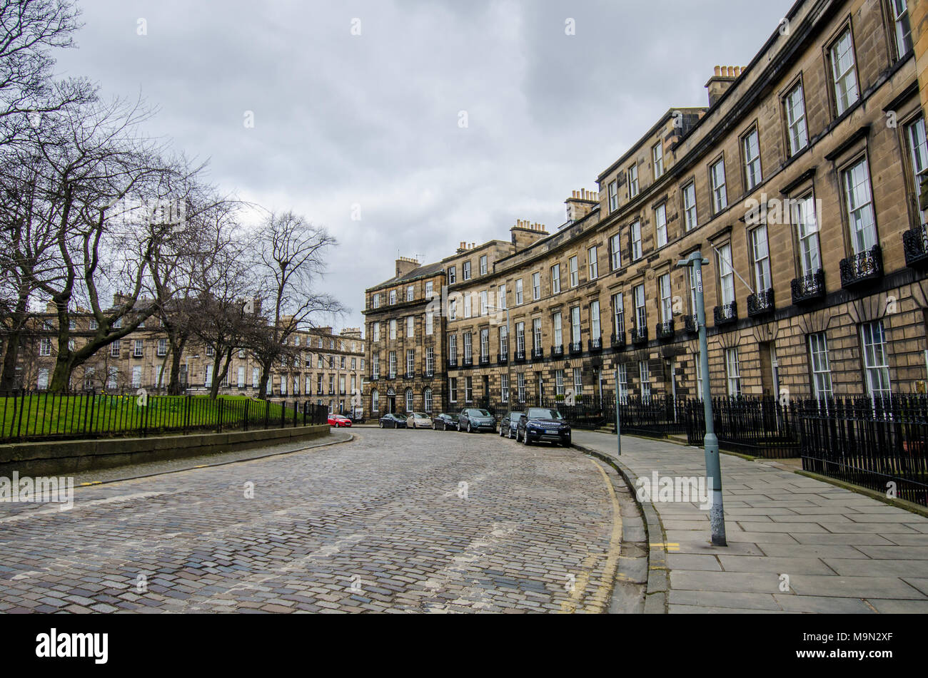 Cobblestone street in edinburgh scotland hi-res stock photography and ...