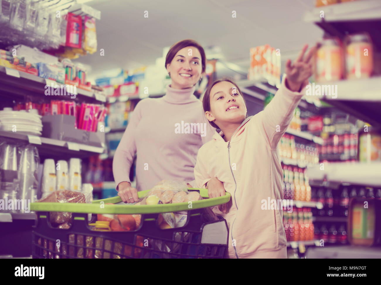 Restocking store hi-res stock photography and images - Alamy