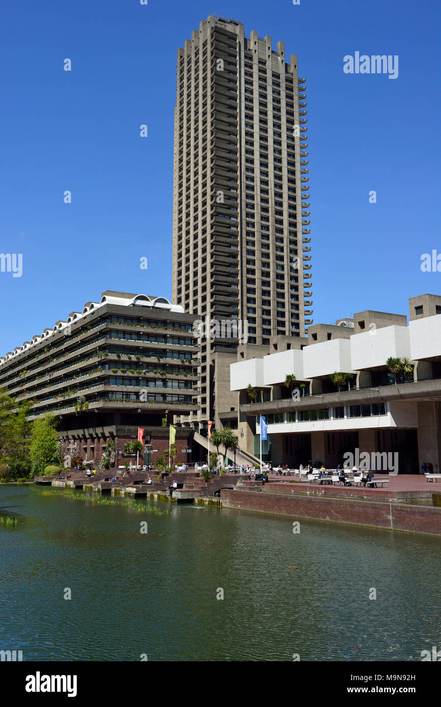 The barbican theatre hi-res stock photography and images - Alamy