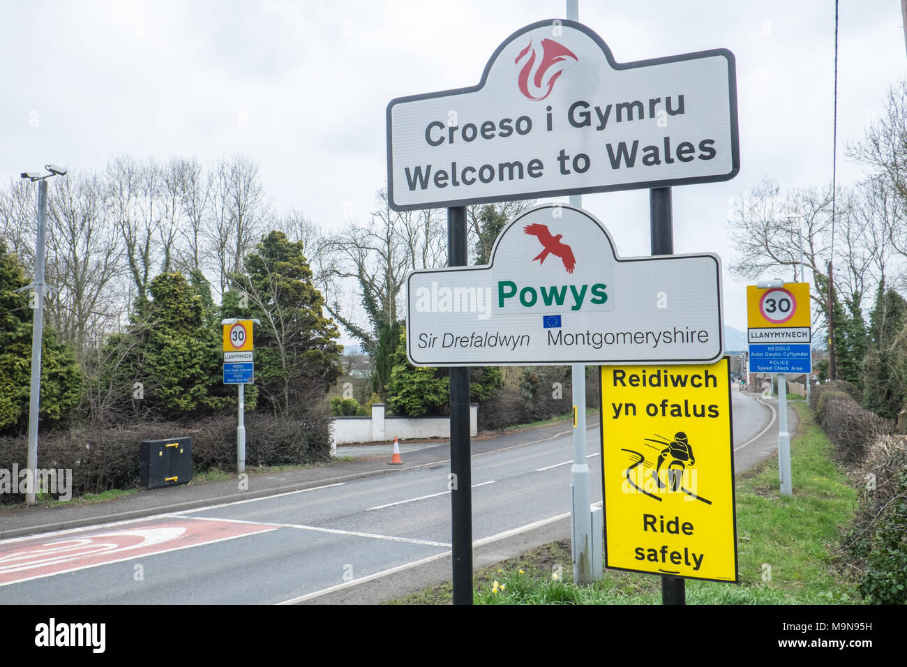 Welcome to wales hi-res stock photography and images - Alamy