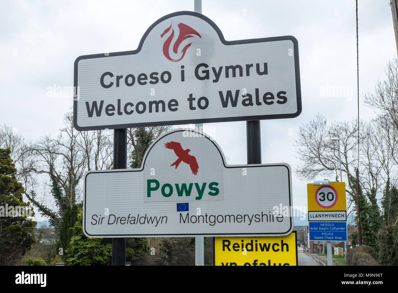 Welcome to wales hi-res stock photography and images - Alamy
