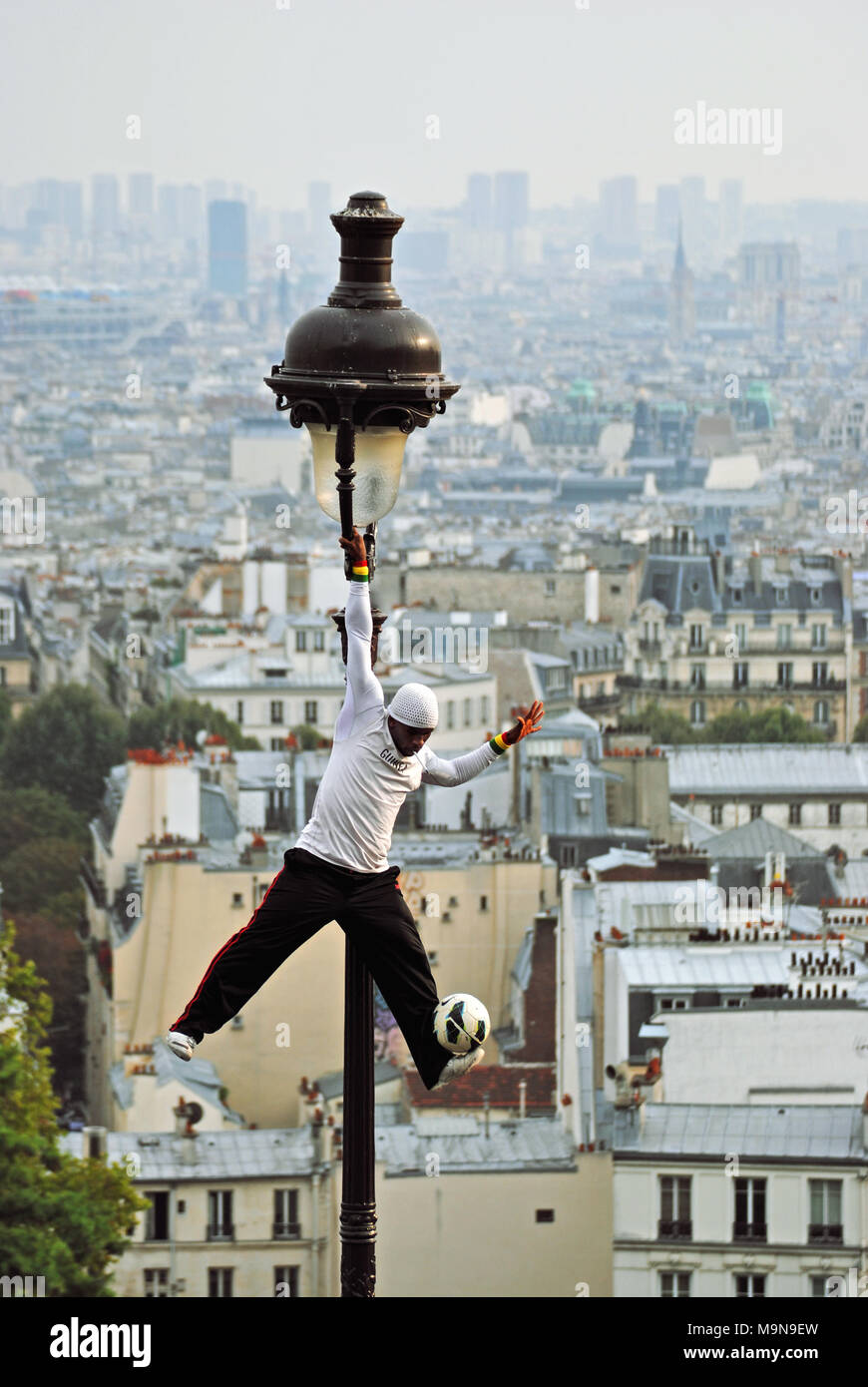 Urban acrobat paris hi-res stock photography and images - Alamy