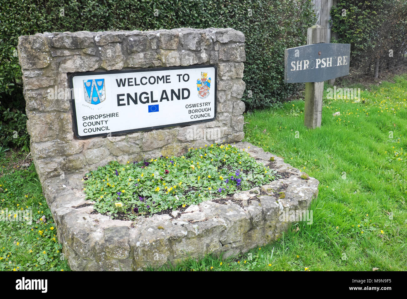 Welcome to England,language,road,sign,at Llanymynech,village,on,border ...