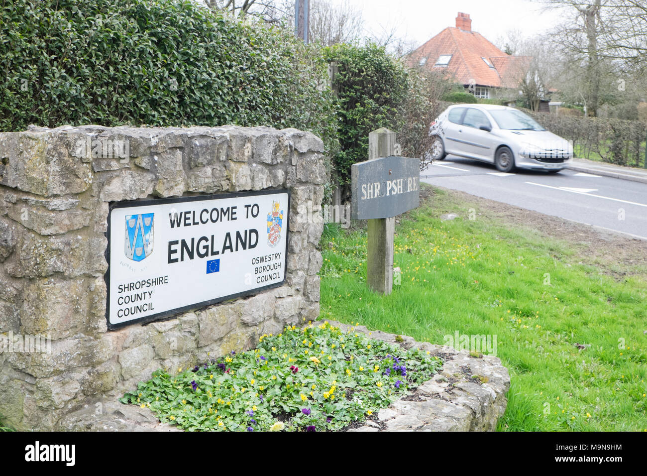 Welcome to England,language,road,sign,at Llanymynech,village,on,border ...
