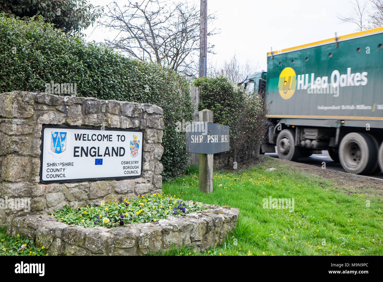 Welcome to wales road sign hi-res stock photography and images - Alamy