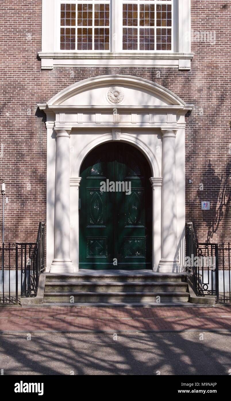 Dutch house red brick hi-res stock photography and images - Alamy