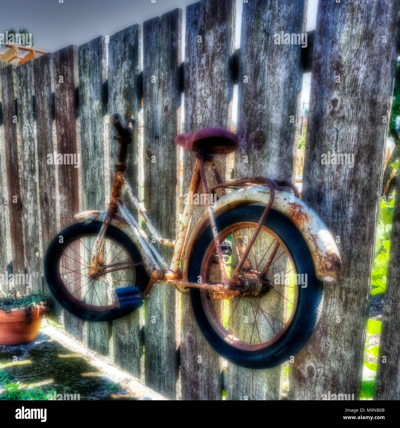 Rust bicycle hi-res stock photography and images - Alamy
