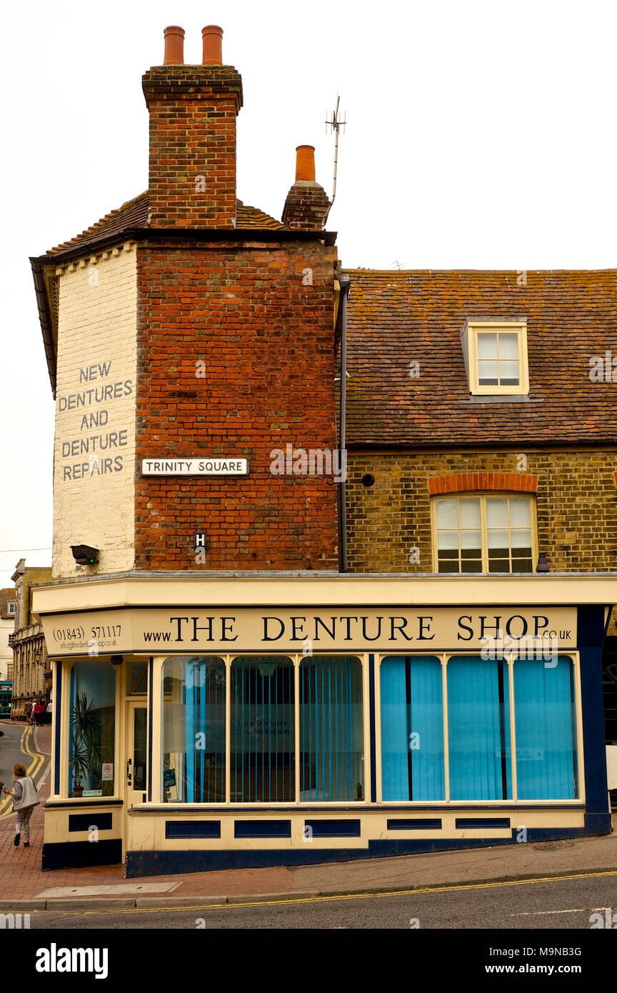 Old fashioned corner shop hi-res stock photography and images - Alamy