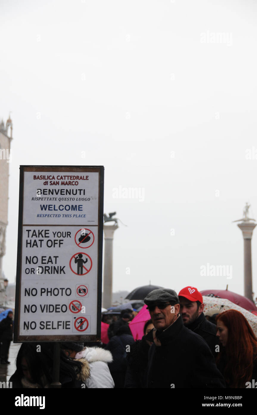 Overtourism/overcrowding, Piazza San Marco, Venice, Italy Stock Photo ...