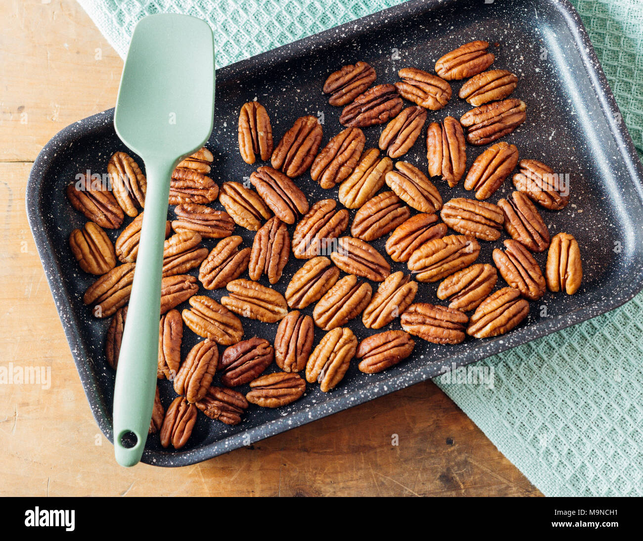 Toasted pecans hi-res stock photography and images - Alamy