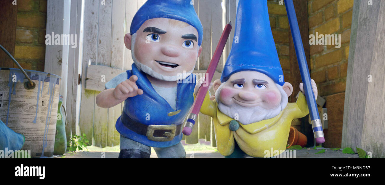 SHERLOCK GNOMES, from left: Gnomeo (voice: James McAvoy), Benny (voice ...