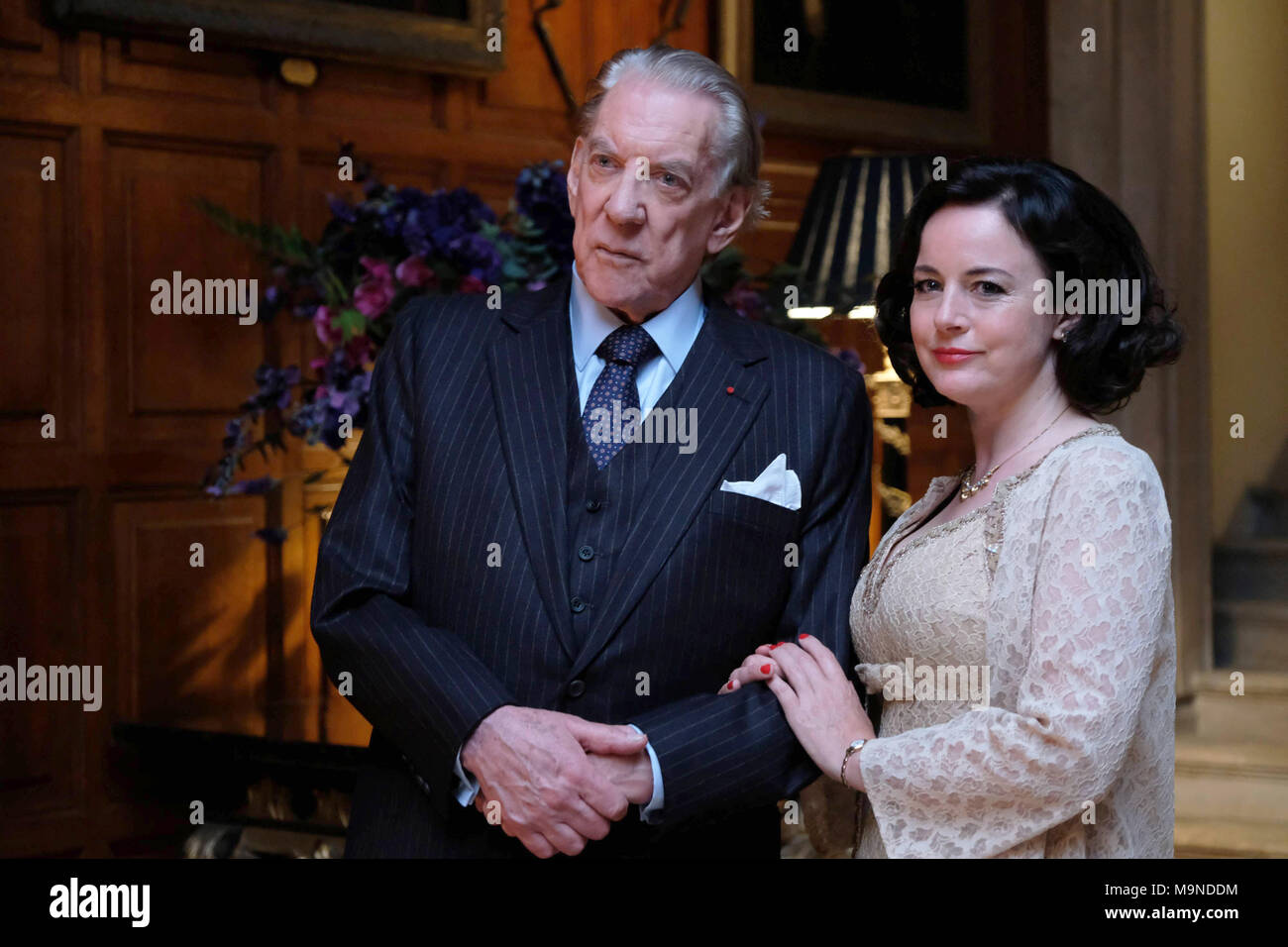 TRUST, l-r: Donald Sutherland, Amanda Drew in 'The House of Getty ...