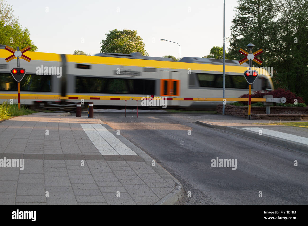 Traffic lights level crossing hi-res stock photography and images - Alamy