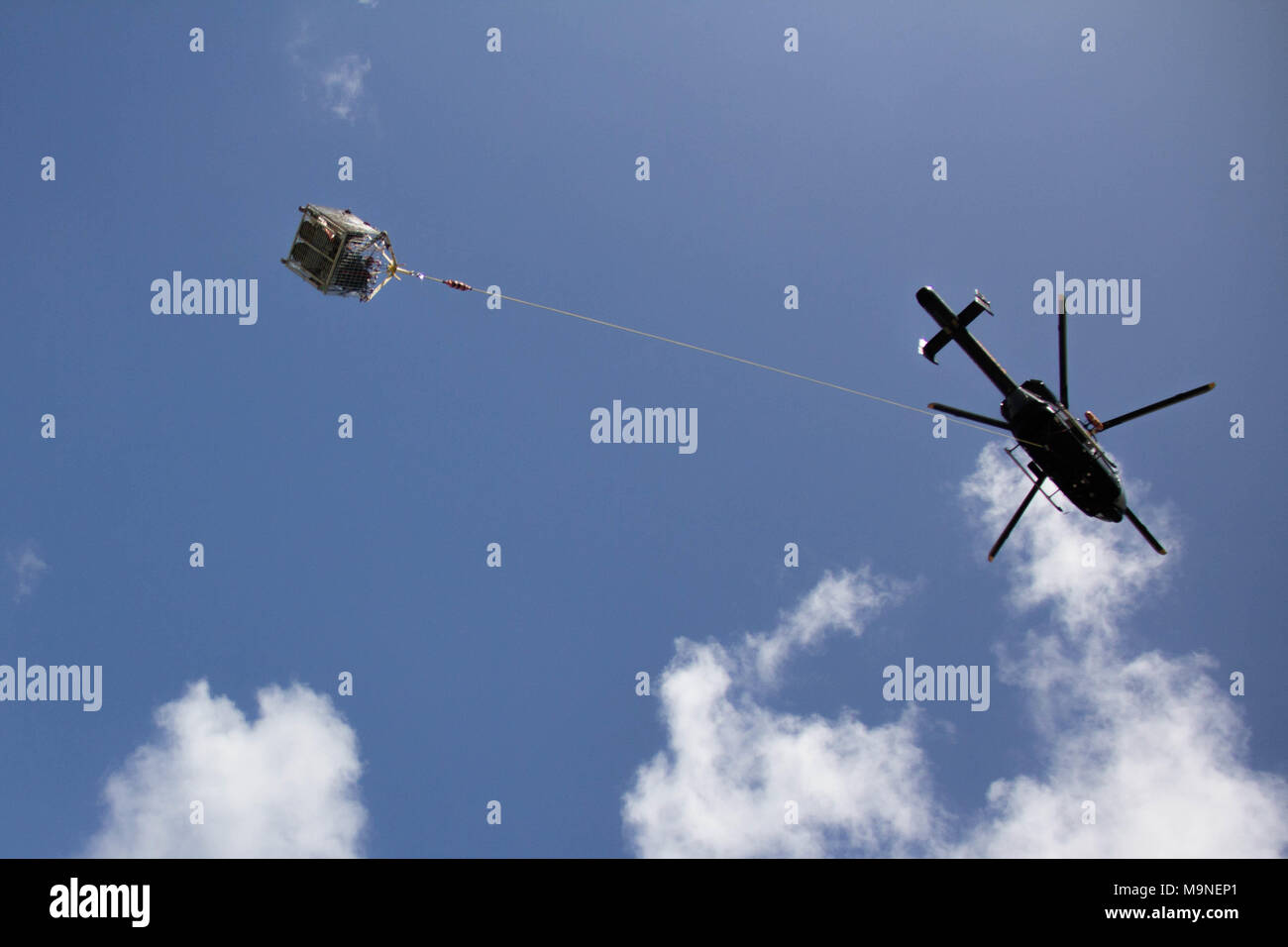 Tower line helicopter transmission hi-res stock photography and images ...