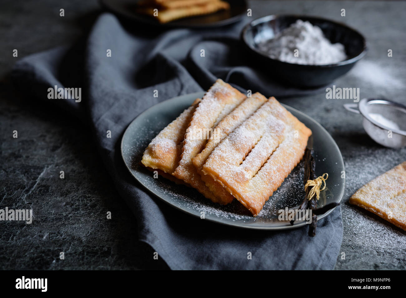 Chiacchiere hi-res stock photography and images - Alamy