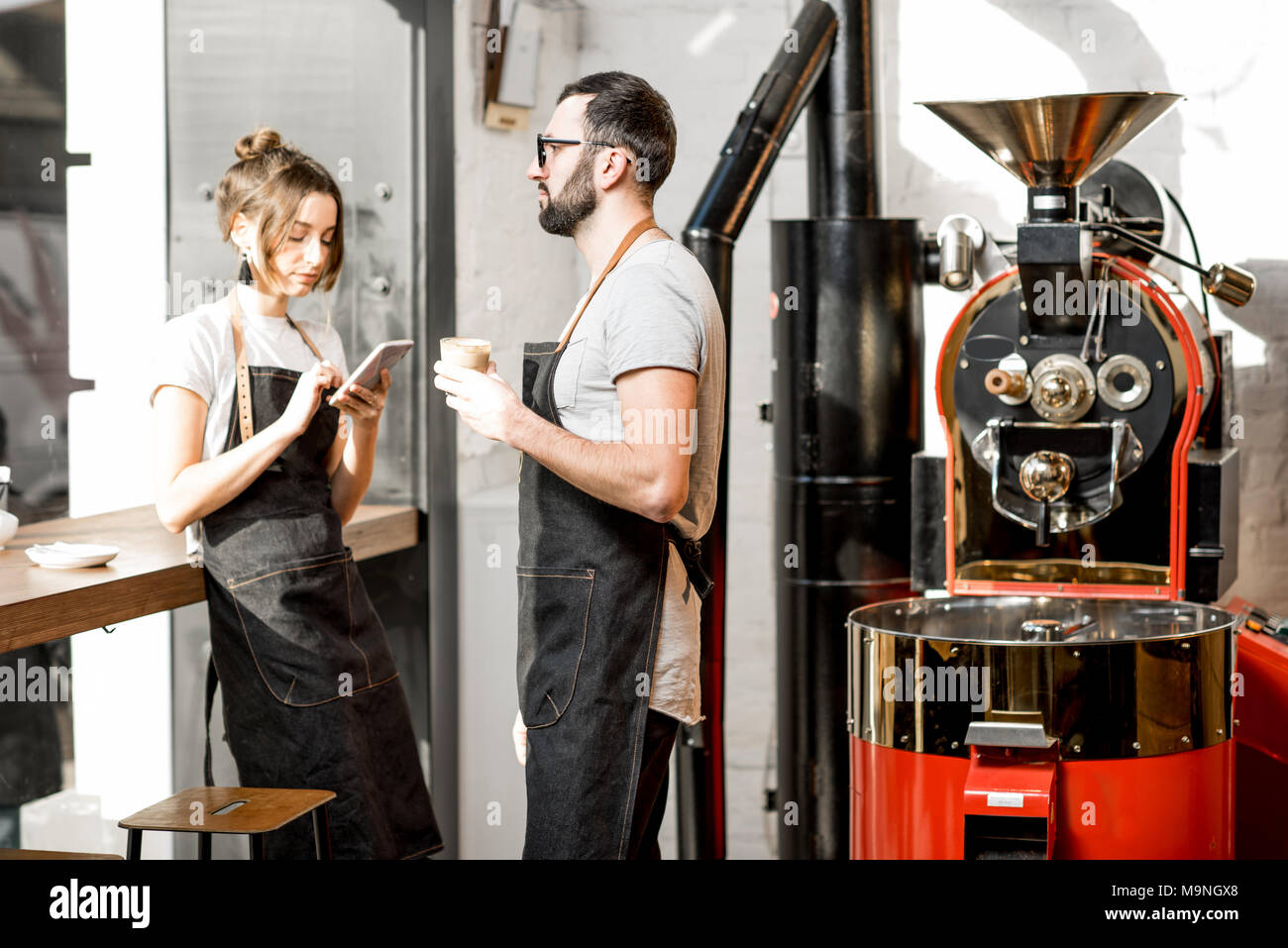 Baristas talking in the coffee shop Stock Photo - Alamy