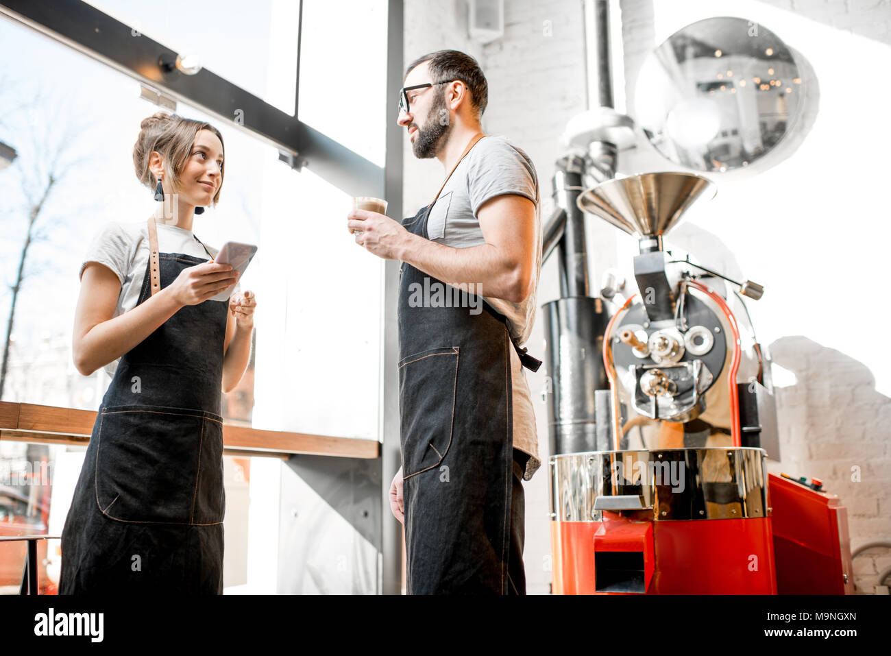 Baristas talking in the coffee shop Stock Photo - Alamy