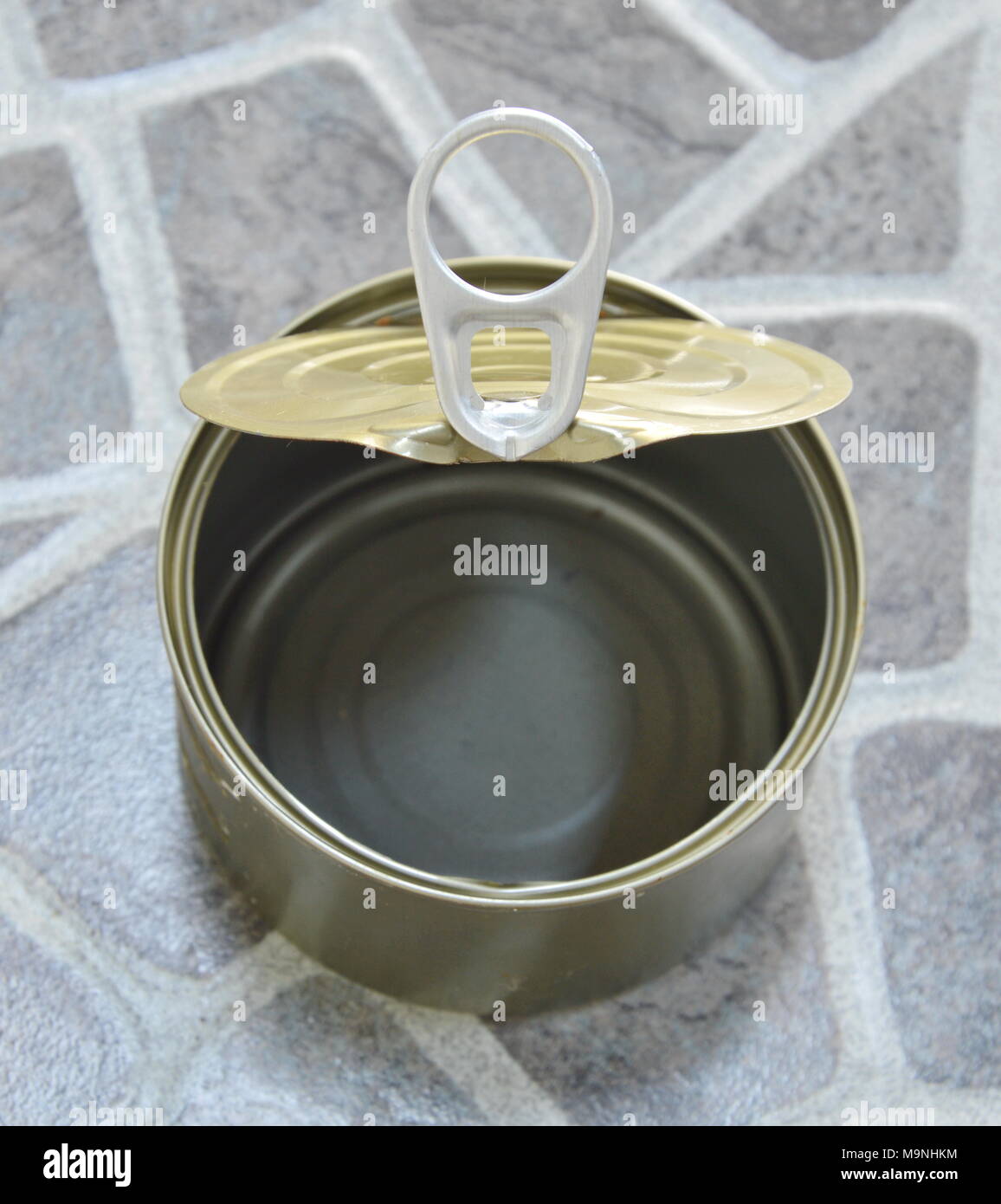 empty tin can on the floor Stock Photo - Alamy