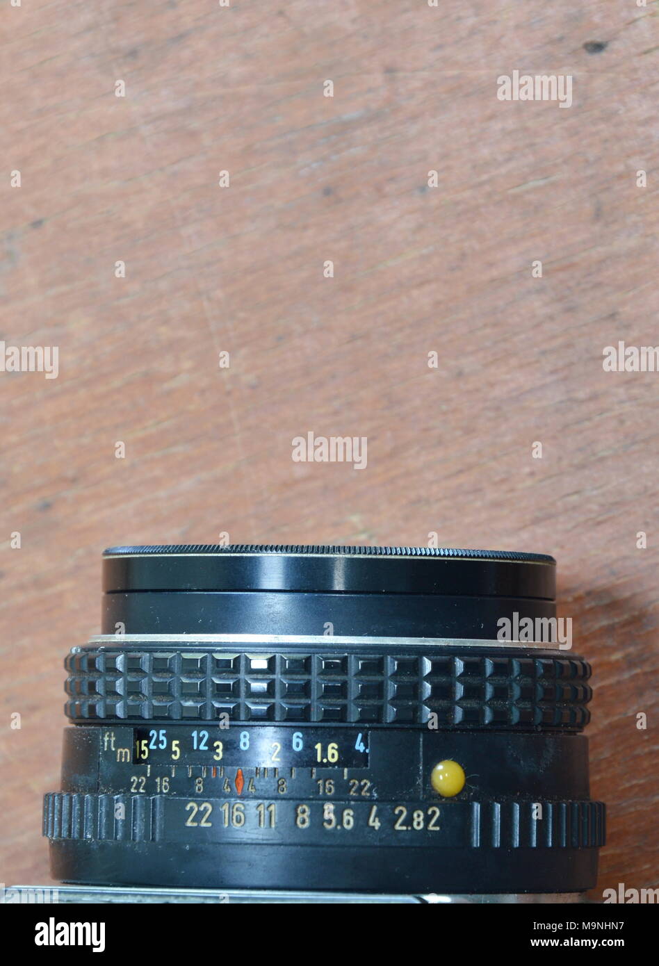 Push pull lens hi-res stock photography and images - Alamy