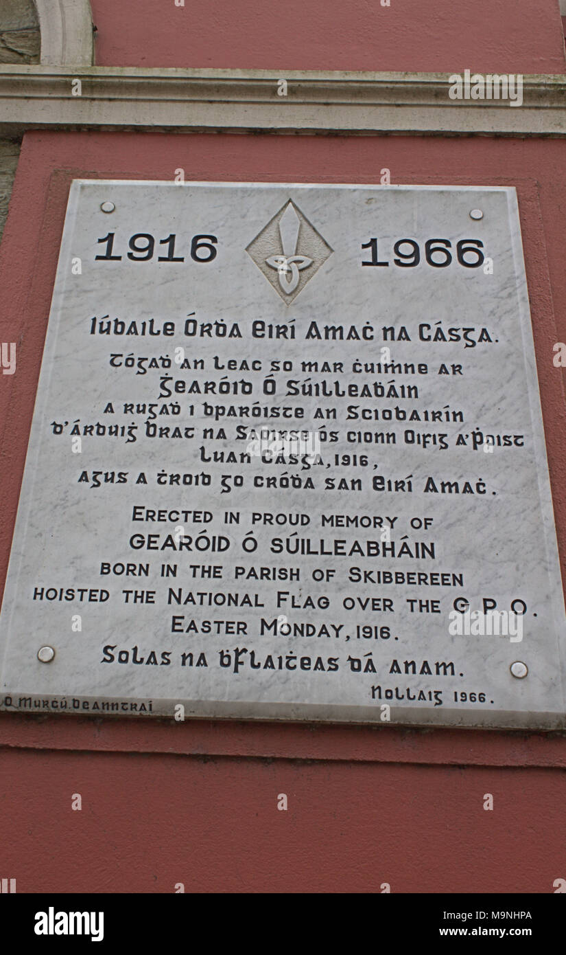 Gearóid Ó Súilleabháin raised the irish flag over the GPO building in ...