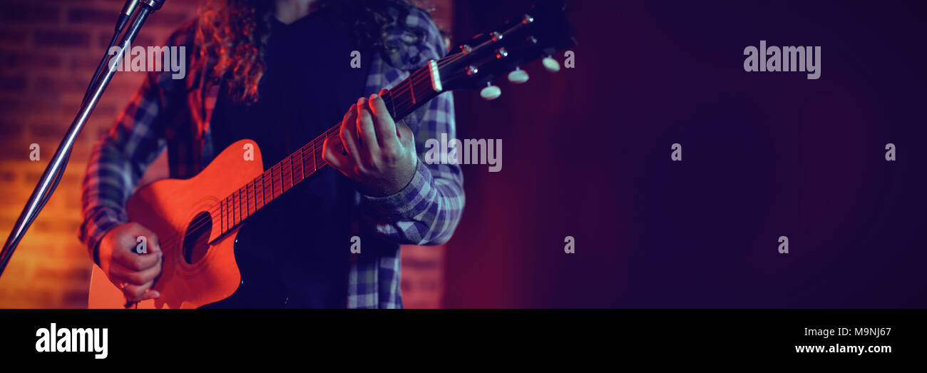 Singer with guitar hi-res stock photography and images - Alamy