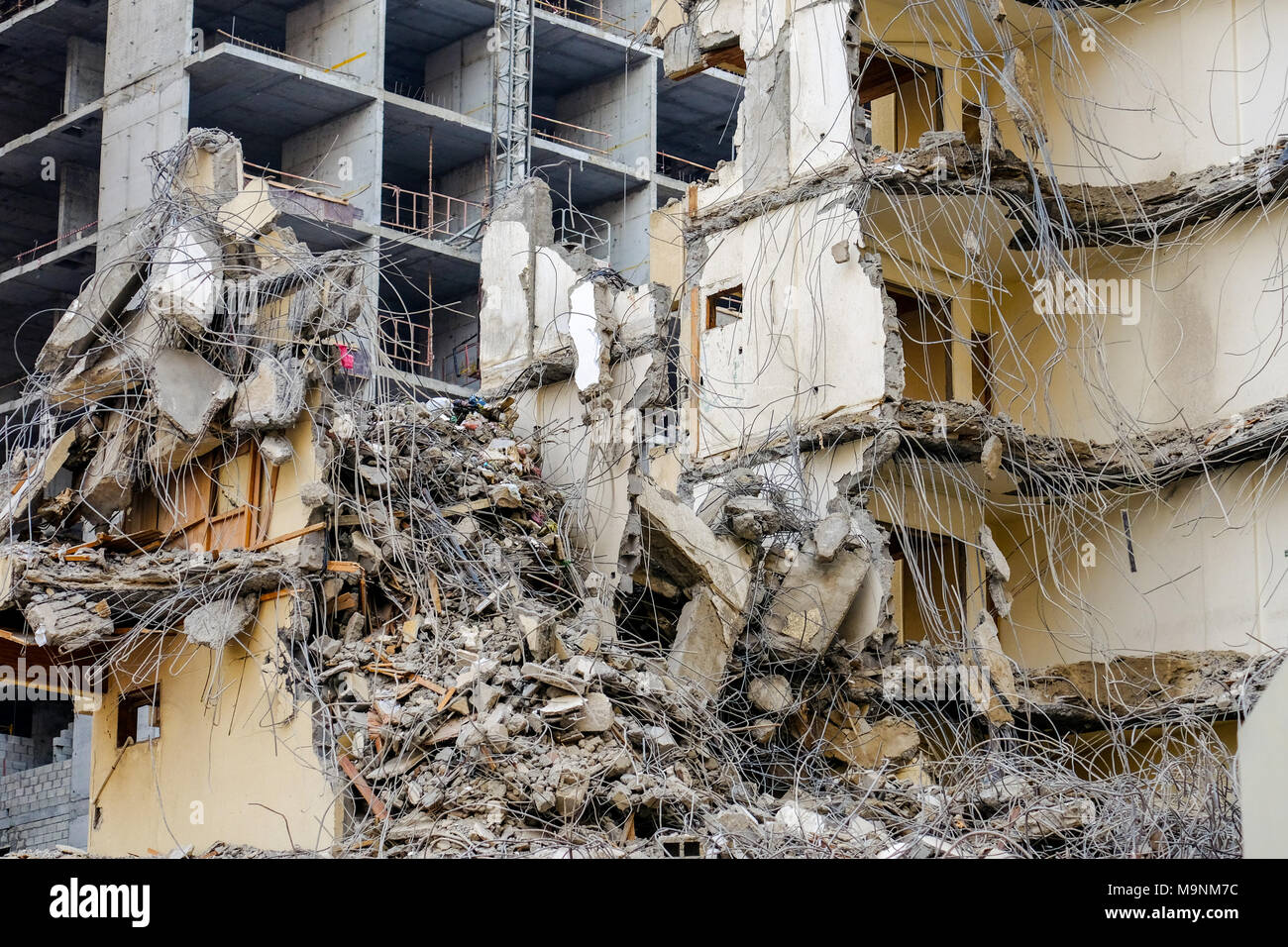 Destroyed building debris hi-res stock photography and images - Alamy
