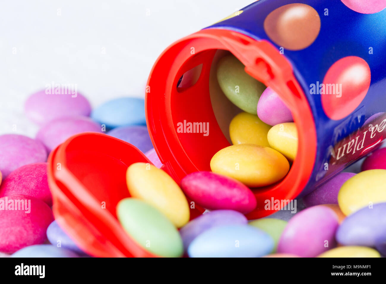 Coloured sweets hi-res stock photography and images - Alamy