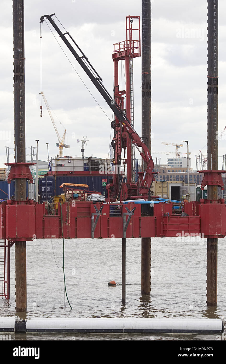 Jack up rig hi-res stock photography and images - Alamy