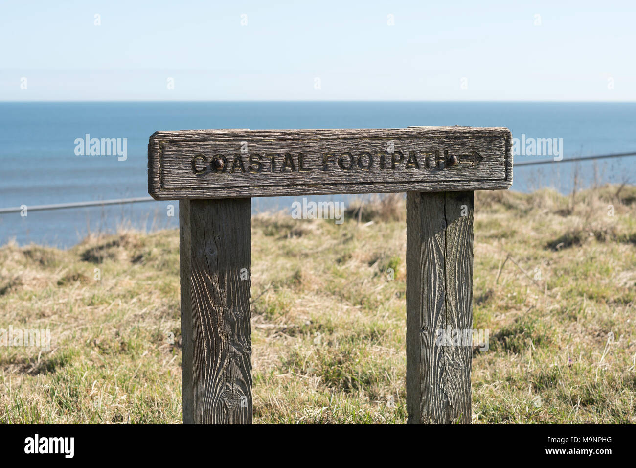 English coast path sign hi-res stock photography and images - Alamy