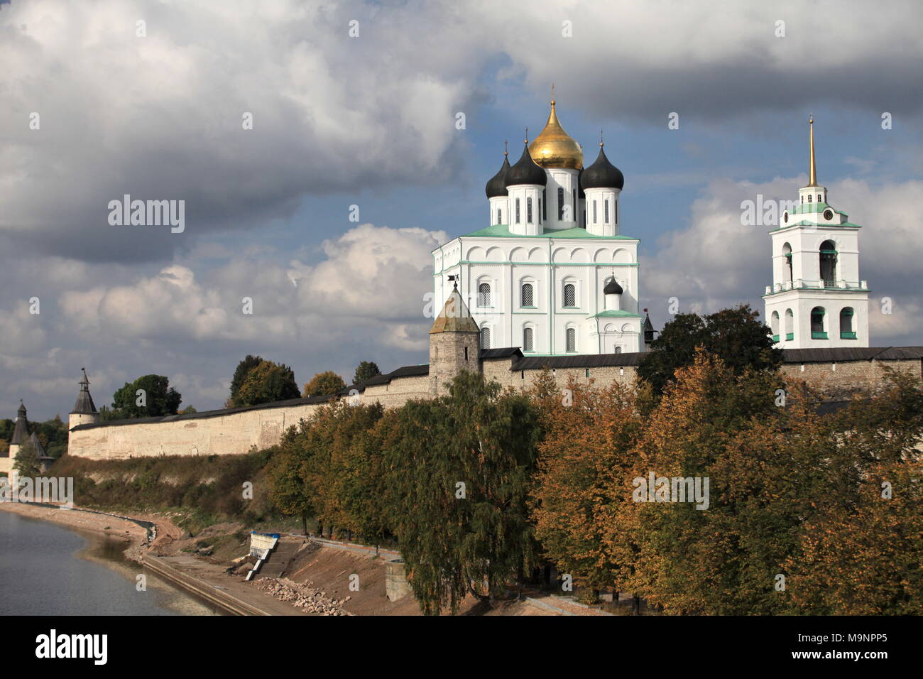 the Pskov Kremlin, Russia city of Pskov Stock Photo - Alamy