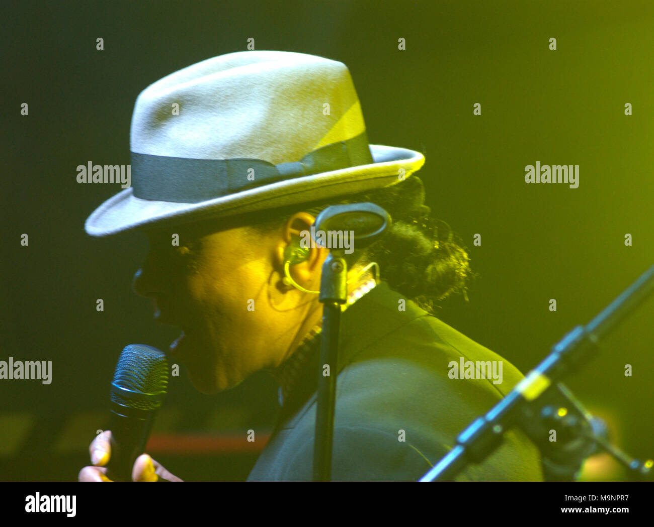 2 tone label hi-res stock photography and images - Alamy