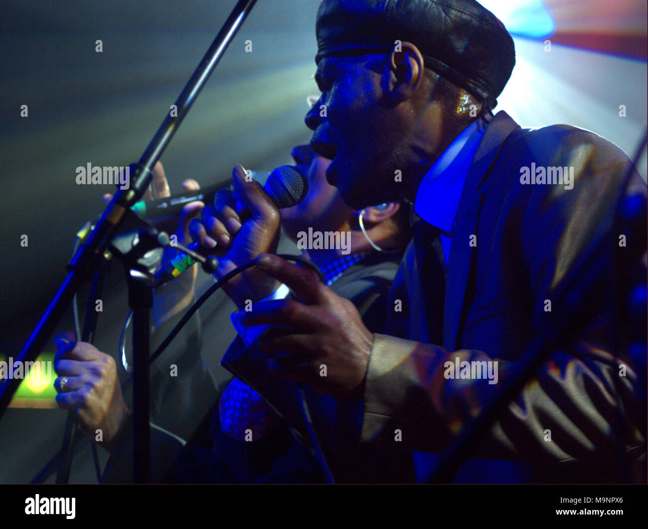 2 tone label hi-res stock photography and images - Alamy