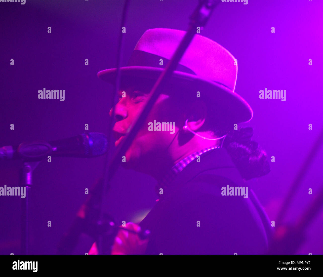 2 tone label hi-res stock photography and images - Alamy