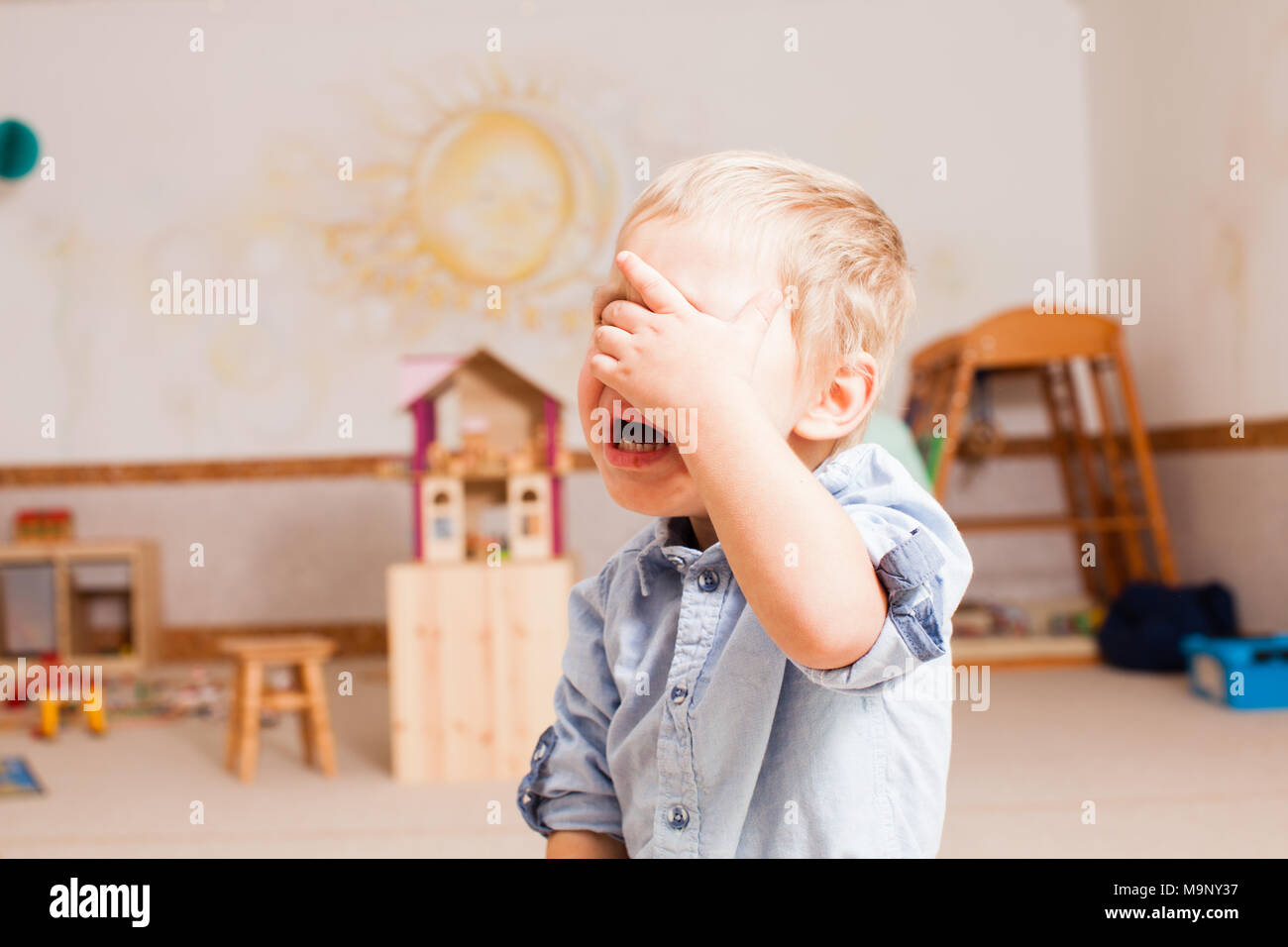 little boy is crying Stock Photo - Alamy