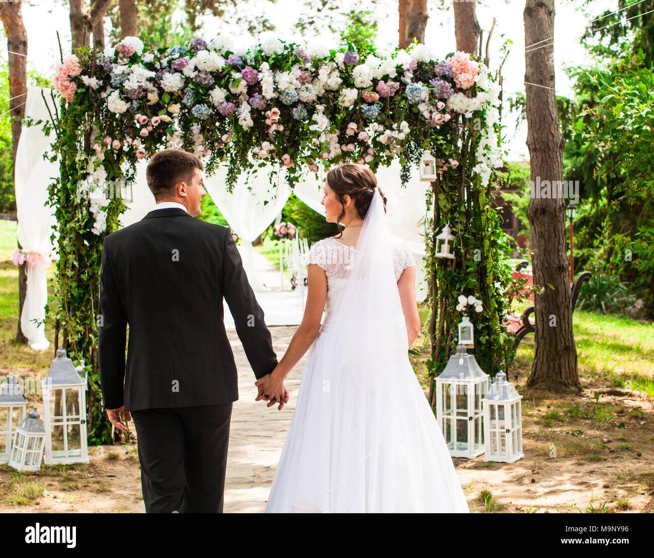 Wedding couple outdoor Stock Photo - Alamy