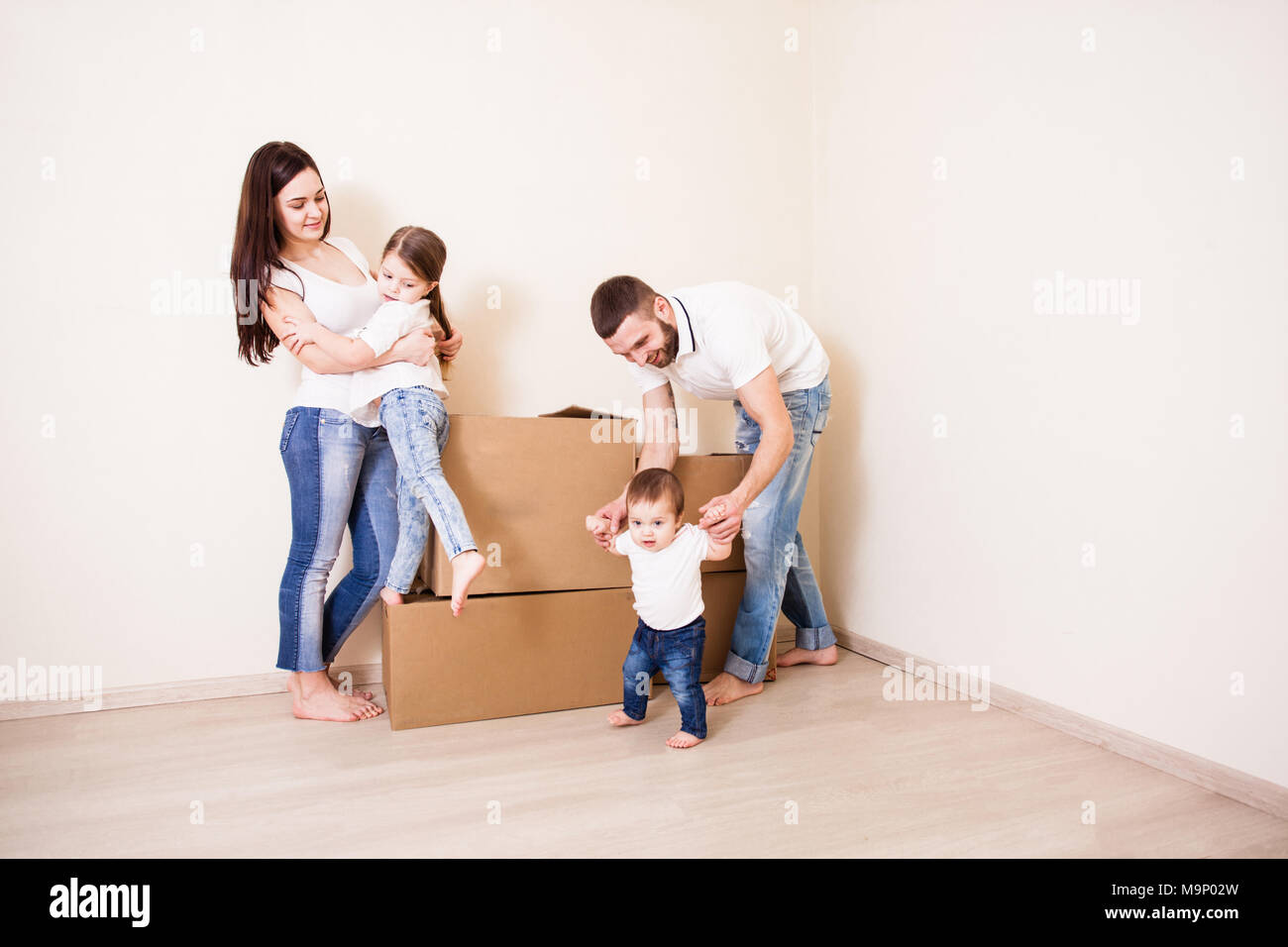 family packing boxes Stock Photo - Alamy