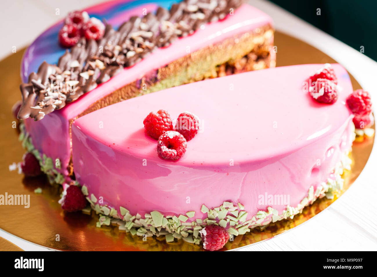 Decorating the cake Stock Photo - Alamy