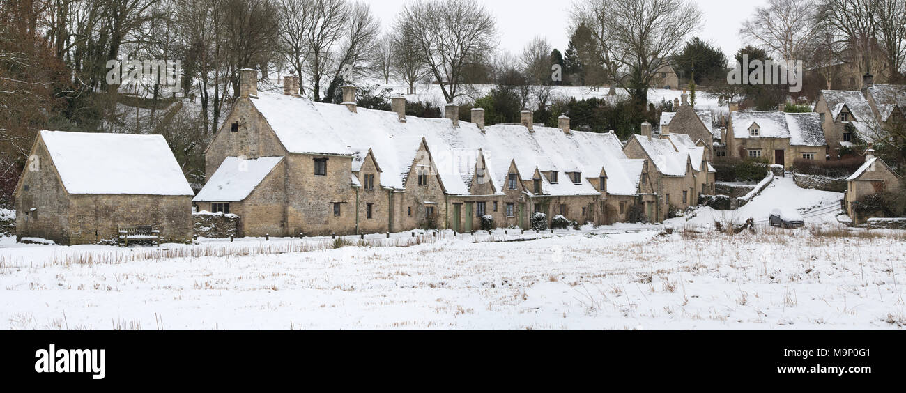 Cotswolds bibury winter snow hi-res stock photography and images - Alamy